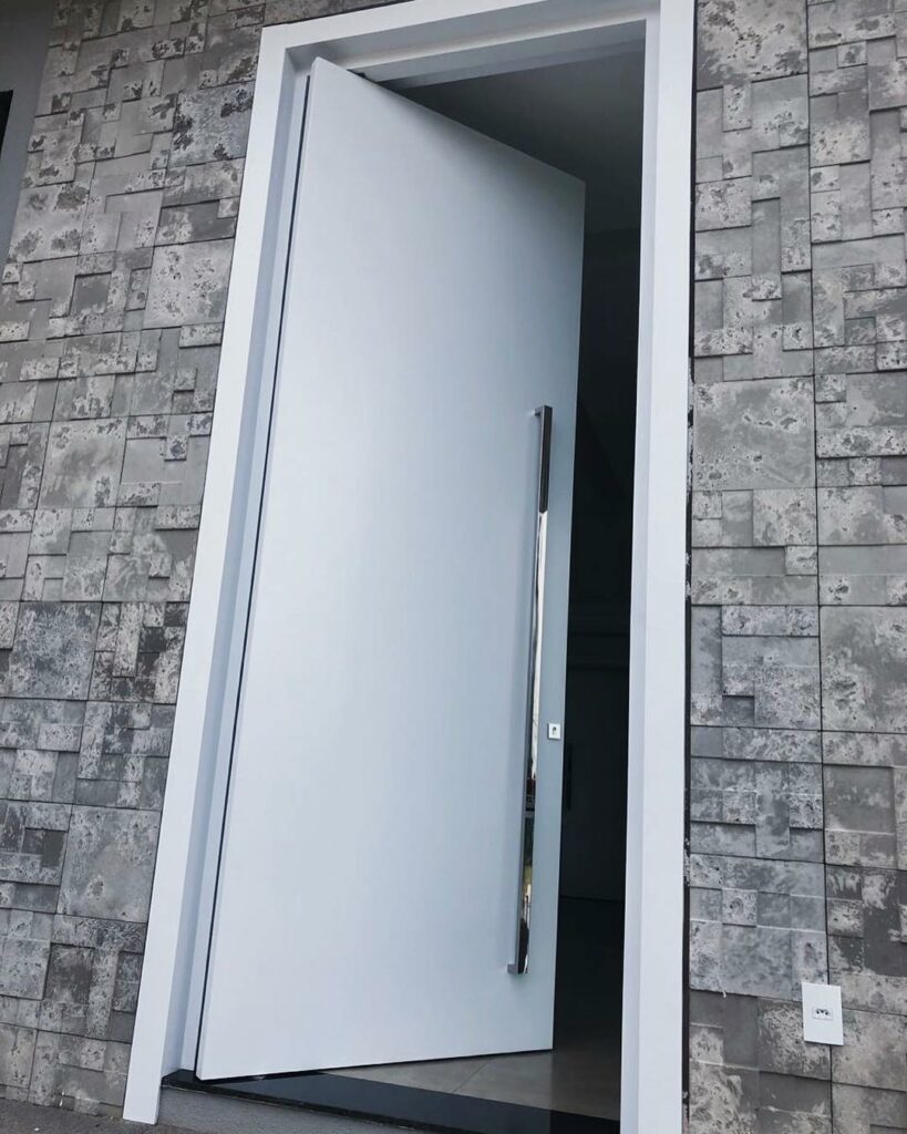 Porta em ACM branco fosco lisa | Ecoville Portas e Janelas